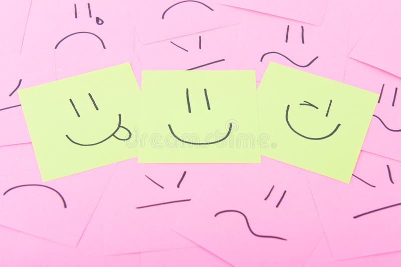 Post-it Amarillo Con La Cara Feliz Imagen de archivo - Imagen de ...