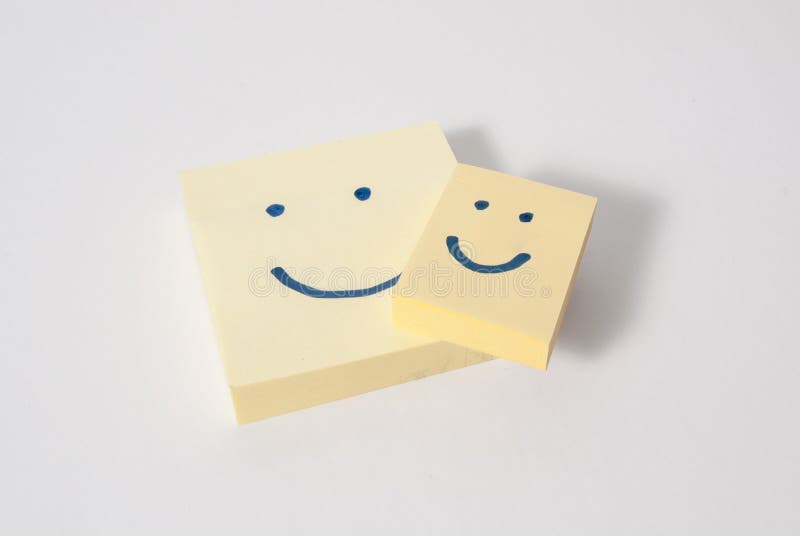 Post-it du smiley deux photo stock. Image du papier, jaune - 42263492