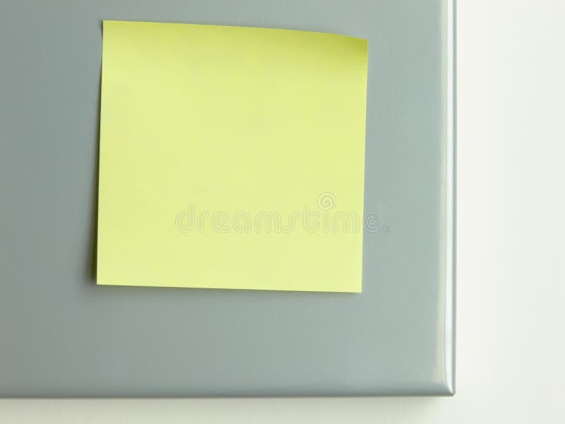 Homme Avec La Note De Post-it Jaune Sur Son Front Image stock - Image ...