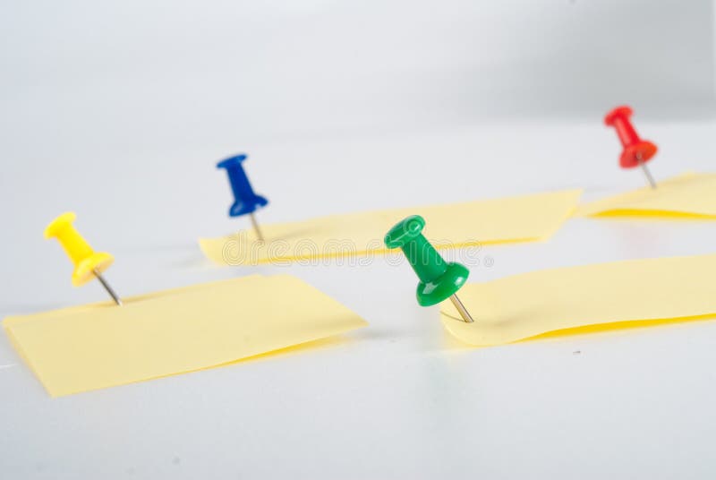 Post-it Note With Pin Picture. Image: 8743392