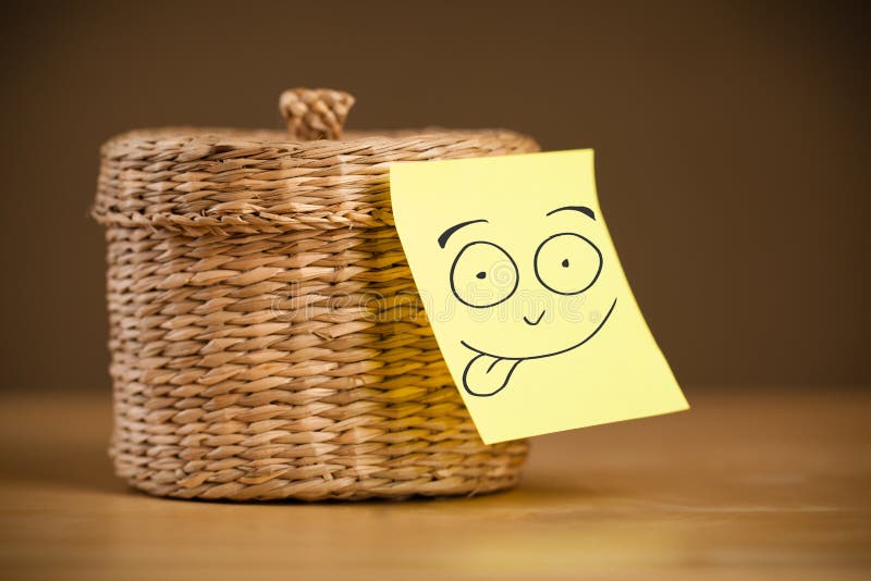 Post-it Note with Smiley Face Sticked on a Jewelry Box Stock Photo ...