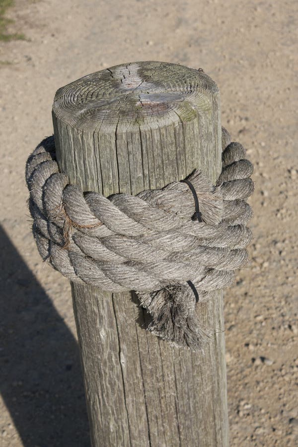 Rope tied to the dock post stock photo. Image of wrapped - 101147278
