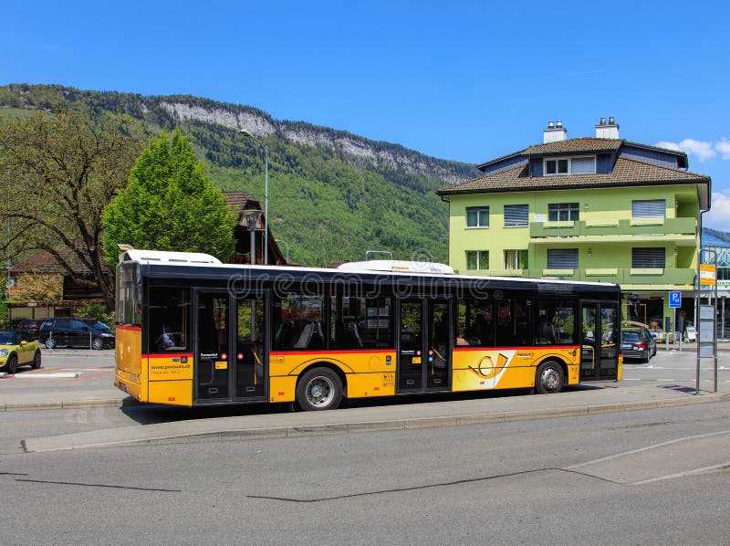 PostAuto-Bus in Der Stadt Von Stans, Die Schweiz Redaktionelles ...