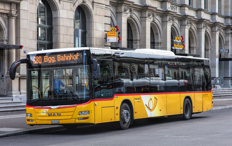 Postbus in Winterthur, Die Schweiz Redaktionelles Stockbild - Bild von ...