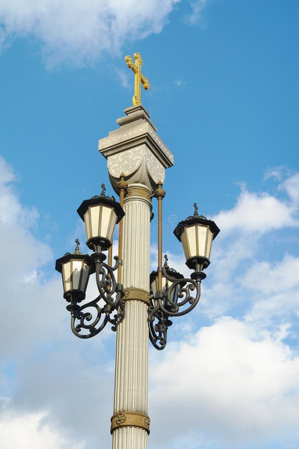 Poste De Luz Velho Da Rua Na Eletricidade Foto de Stock - Imagem de ...