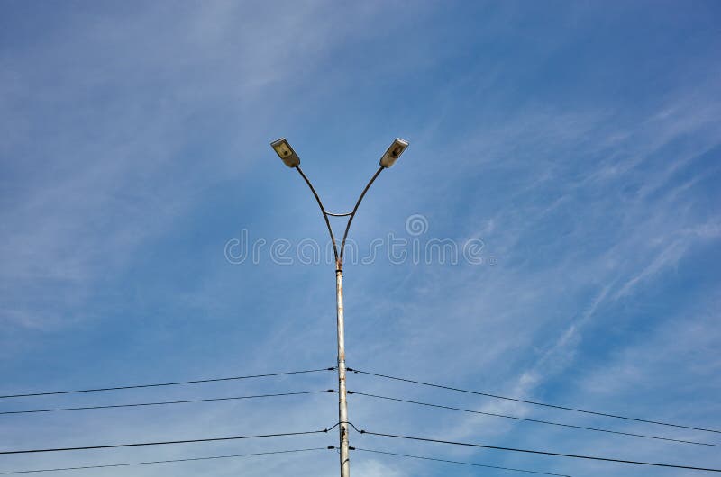 Poste De Rua Com Duas Luzes. Imagem de Stock - Imagem de elemento ...