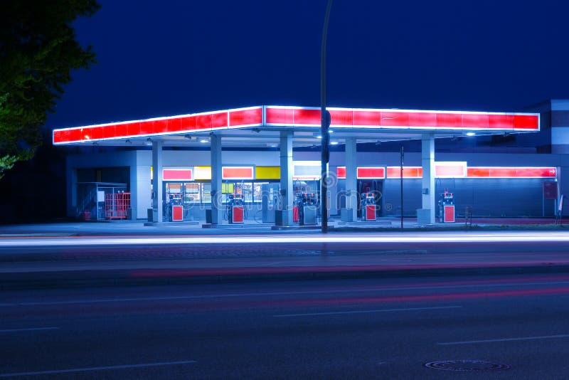 Posto de gasolina imagem de stock. Imagem de energia, luzes - 9011735