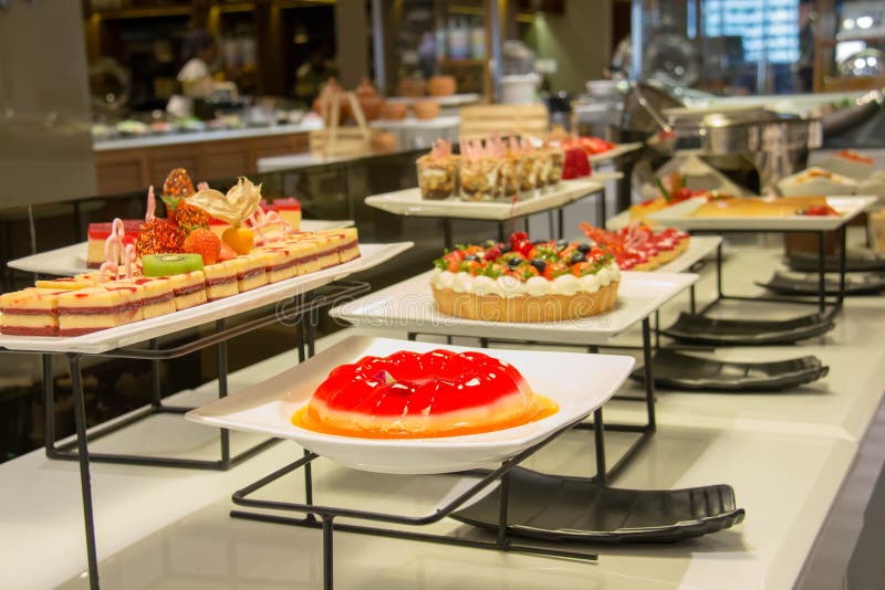Postre De La Variedad En El Buffet Para El Partido Foto de archivo ...