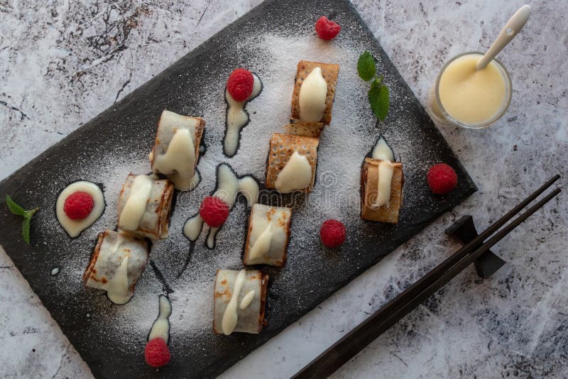 Postre Del Sushi De La Crepe Imagen de archivo - Imagen de sushi, coma ...