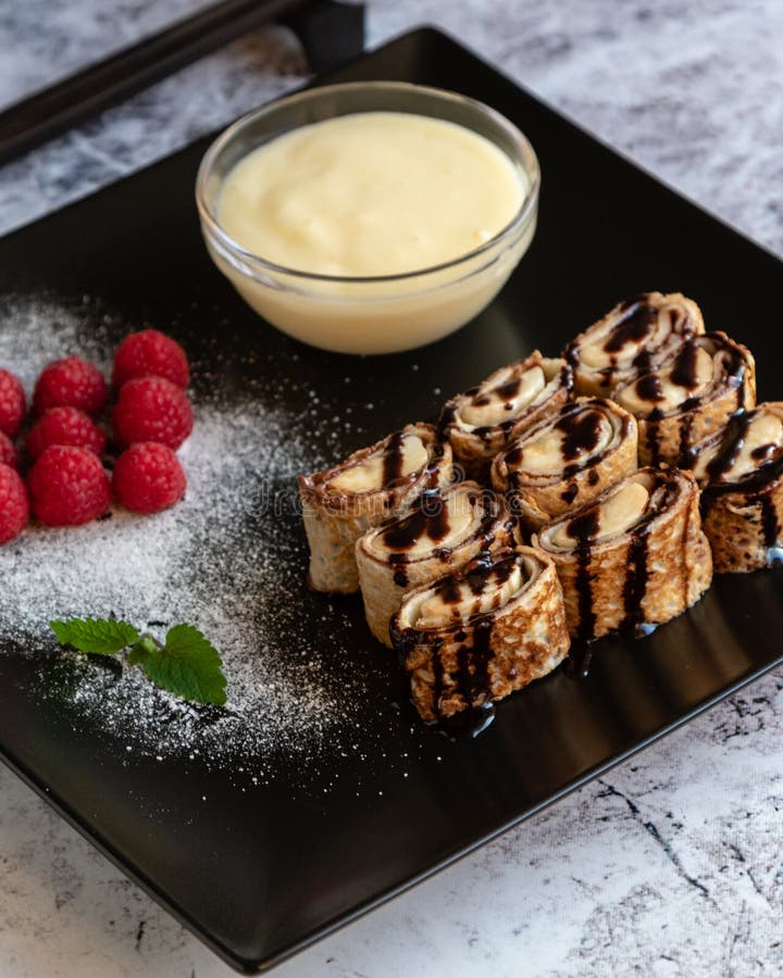 Postre Del Sushi De La Crepe Foto de archivo - Imagen de japonés, queso ...