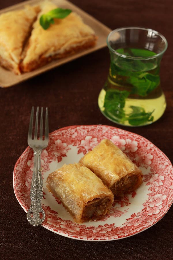 Postre Del Turco Del Baklava Foto de archivo - Imagen de pedazo, hojas ...