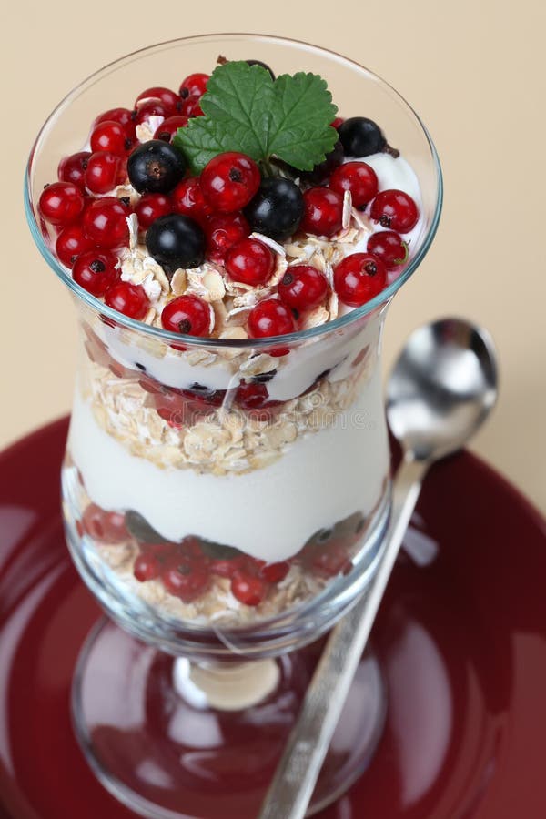 Postre Helado De La Grosella Roja Y Negra Imagen de archivo - Imagen de ...