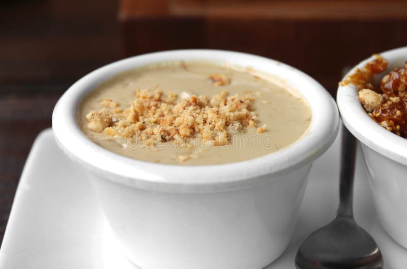 Postre Libanés - Melaza, Tahina, Y Nueces Imagen de archivo - Imagen de ...