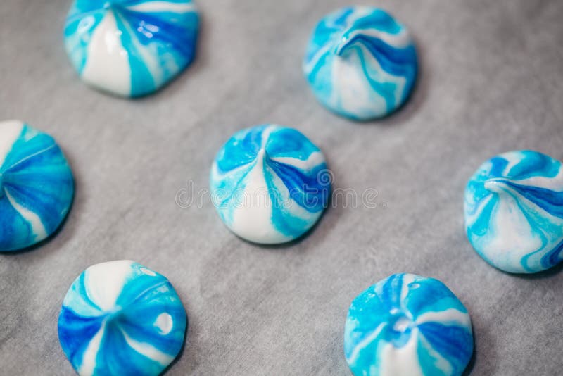 Postre Meringuea Color Blanco Y Azul. Imagen de archivo - Imagen de ...