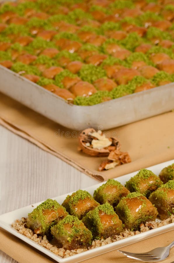 Postre Turco De La Cocina Turca Baklava Foto de archivo - Imagen de ...