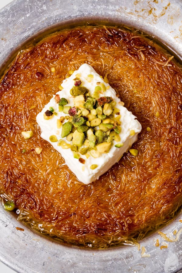 Postre Turco Tradicional Delicioso Kunefe Con El Pistacho Y Imagen de ...