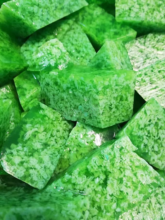 Postres deliciosos verdes imagen de archivo. Imagen de cena - 111721857