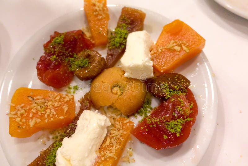 Postres Turcos Tradicionales Foto de archivo - Imagen de tuerca, dulces ...