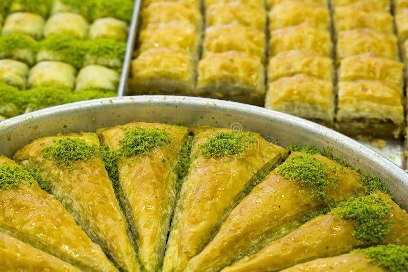 Postres Turcos Tradicionales; Baklava Imagen de archivo - Imagen de ...