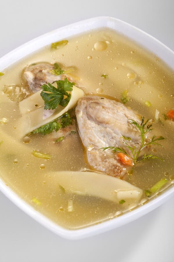 Potage au poulet photo stock. Image du persil, délicieux - 35421320