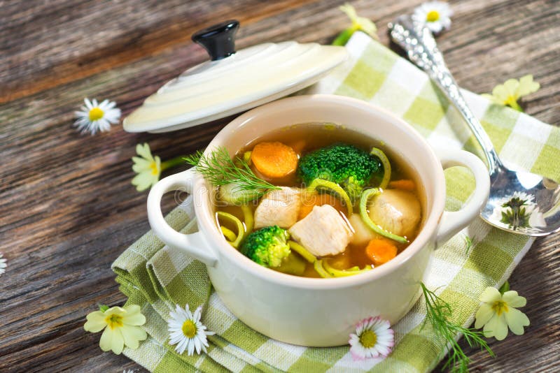 Potage au poulet image stock. Image du dîner, potage - 39518243