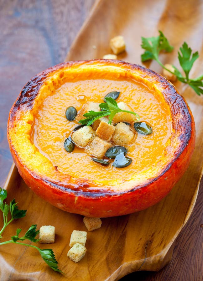 Potage de potiron photo stock. Image du persil, cuisinier - 3675092