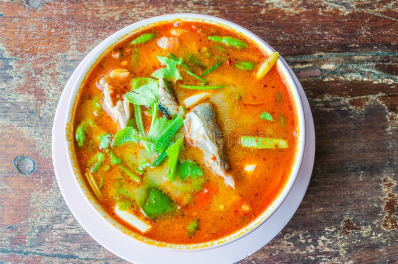 Potage de Tom Yum photo stock. Image of délicieux, grunge - 39881570