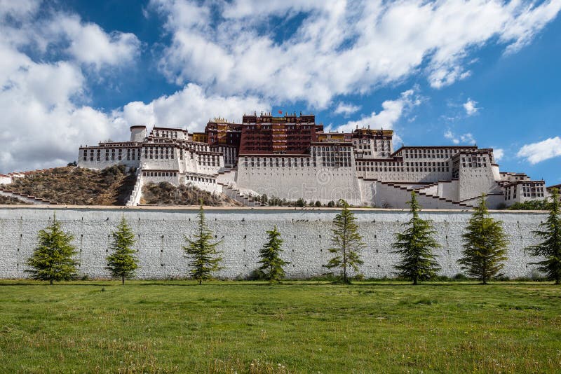 Potala Monastery in Tibet editorial stock photo. Image of landmark ...