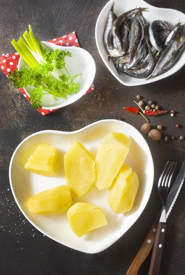 Potatis med fisk arkivfoto. Bild av skivor, skaldjur - 178582448