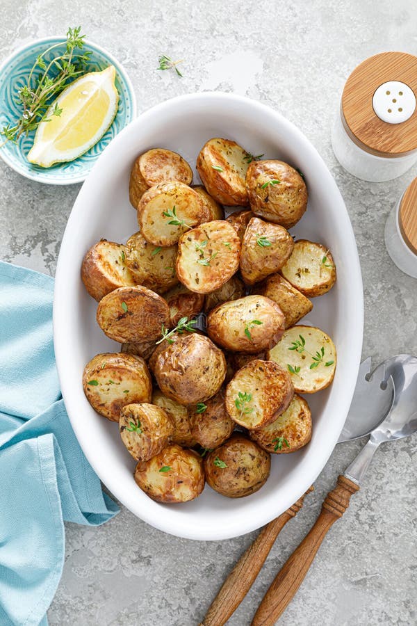 Potato Halves Baked with Thyme Stock Image - Image of crispy, lunch ...