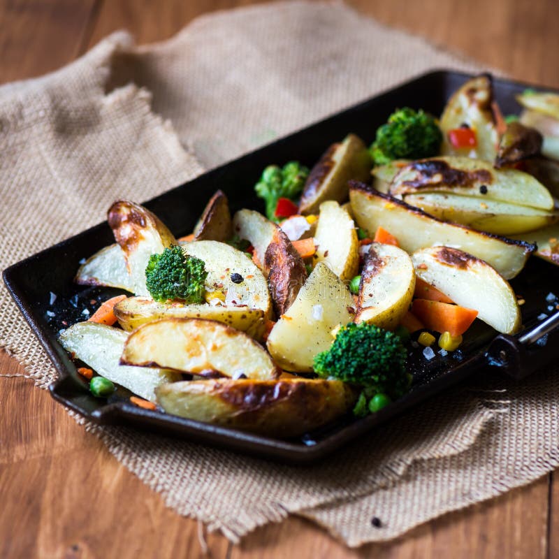 Potato Wedges with Vegetables on Iron Cast Pan Stock Photo - Image of ...