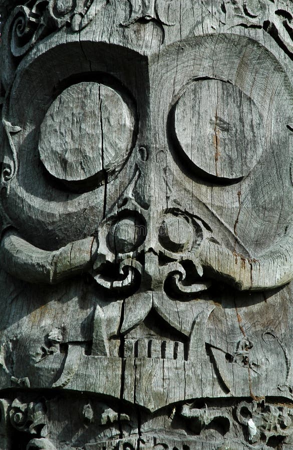 Poteau D'enterrement De Kelirieng Photo stock éditorial - Image du état ...