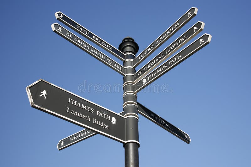 Poteau De Signal De Direction De Rue De Londres Photo stock - Image du ...
