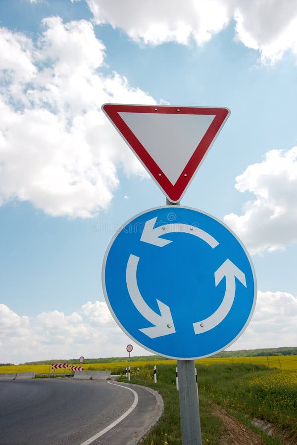 Poteau De Signalisation De Rond Point Image stock - Image du horizontal ...