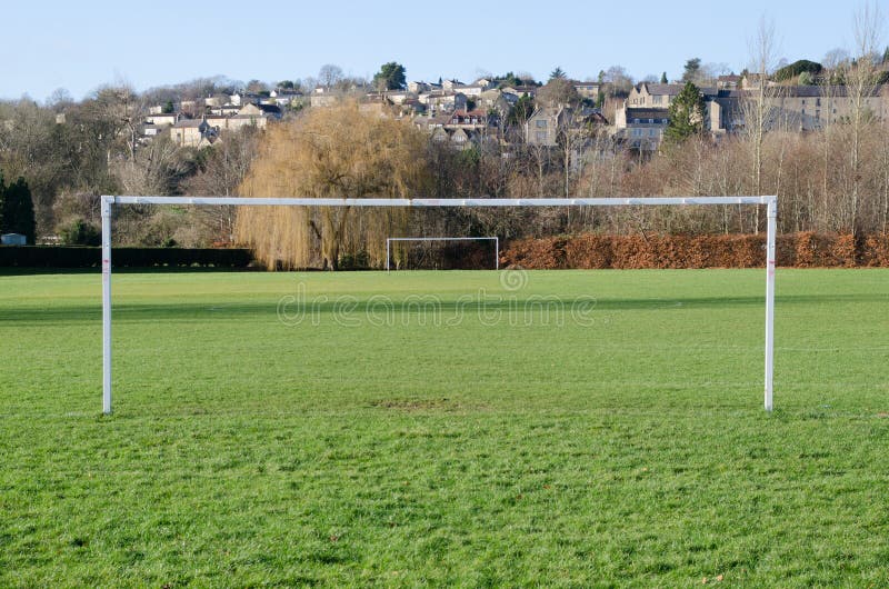 Poteaux De but De Terrain De Football Photo stock - Image du personne ...