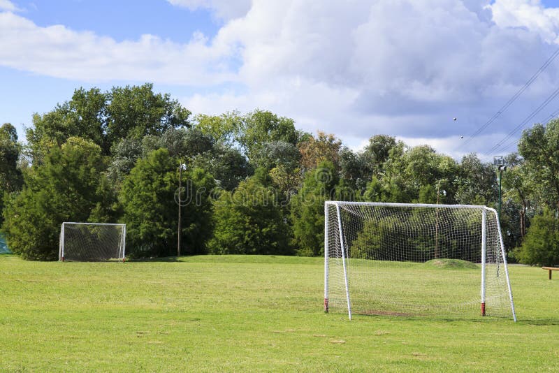 Poteaux de but du football photo stock. Image of blanc - 29644338