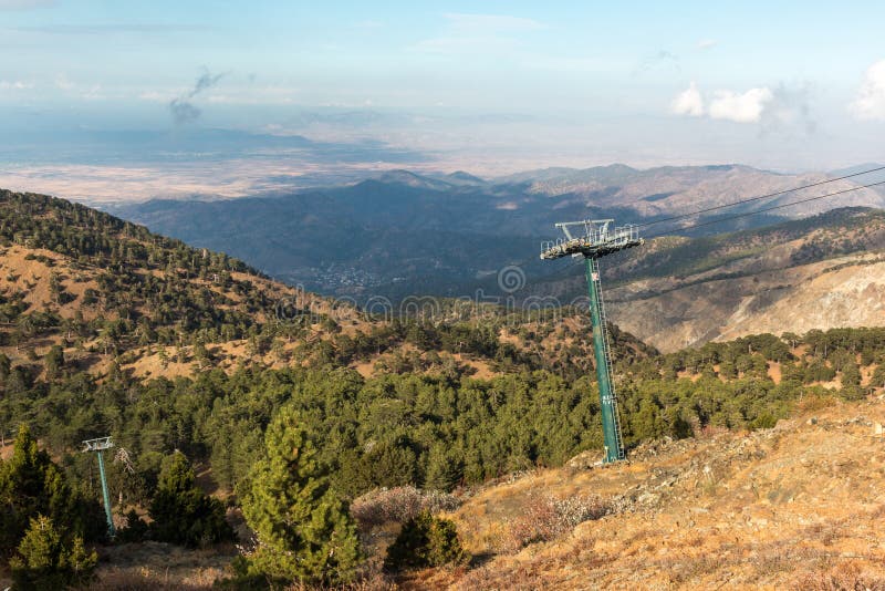 Poteaux De Remonte-pente Au Centre De Ski Du Mont Olympe, Chypre Image ...