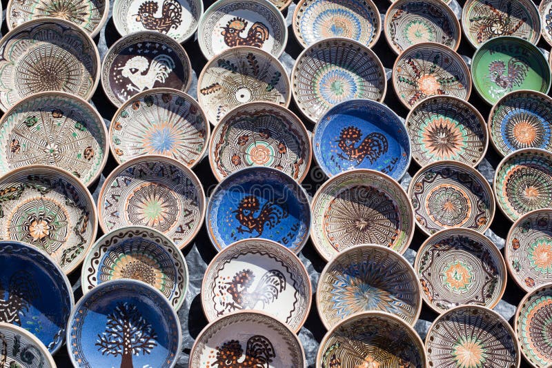 Poterie Traditionnelle De Roumanie Photo stock - Image du initial ...