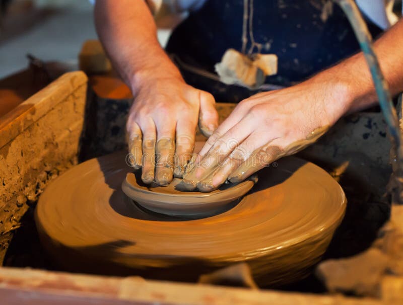 Potier au travail photo stock. Image du travail, potier - 7332274