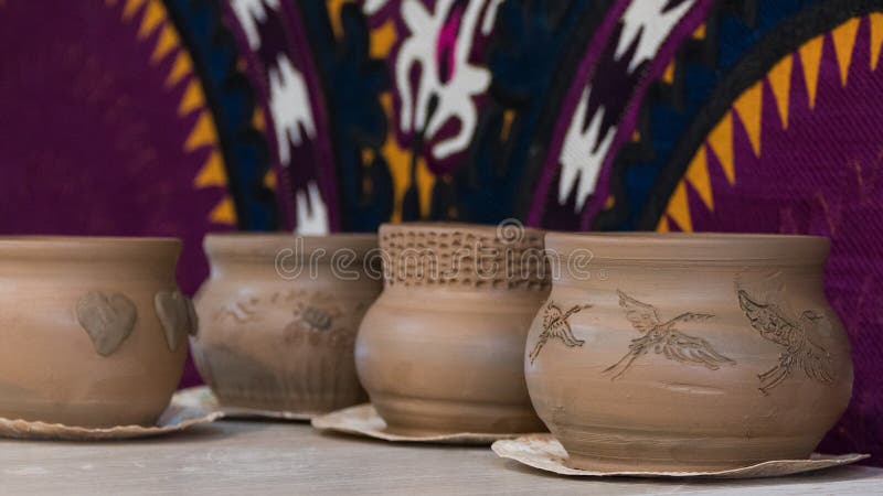Pots d'art d'argile image stock. Image du conception - 136928753