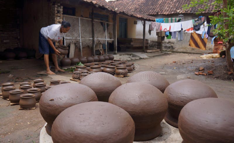 Pottery editorial image. Image of craftsmen, people, central - 72943945