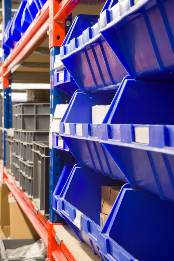 Supports De Stockage D'entrepôt Image stock - Image du inside, forklift ...