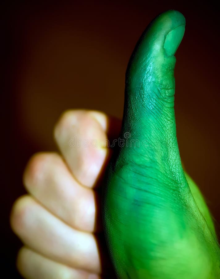 Pouce vert photo stock. Image du objet, main, concombre - 6676316