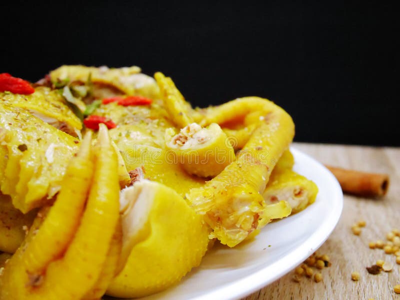 Poulet Bouilli Avec De La Sauce Blanche Photo stock - Image du blanc ...