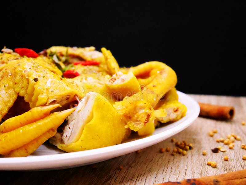 Poulet Bouilli Avec De La Sauce Blanche Photo stock - Image du blanc ...