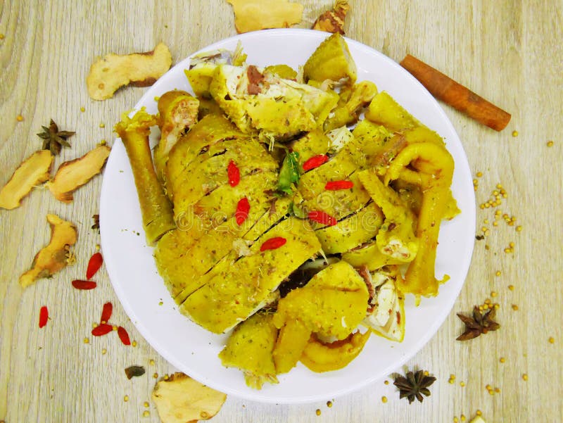 Poulet Bouilli Avec De La Sauce Blanche Photo stock - Image du blanc ...