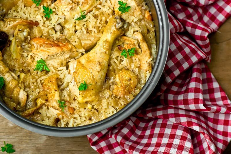 Poulet cuit avec du riz image stock. Image du crockpot - 48965605
