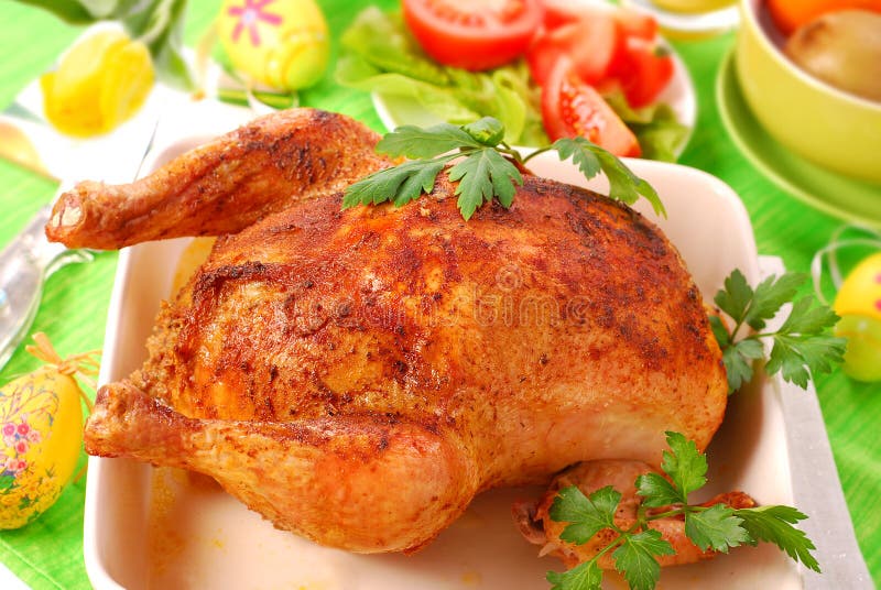 Poulet entier cuit au four photo stock. Image du pâques - 12718694