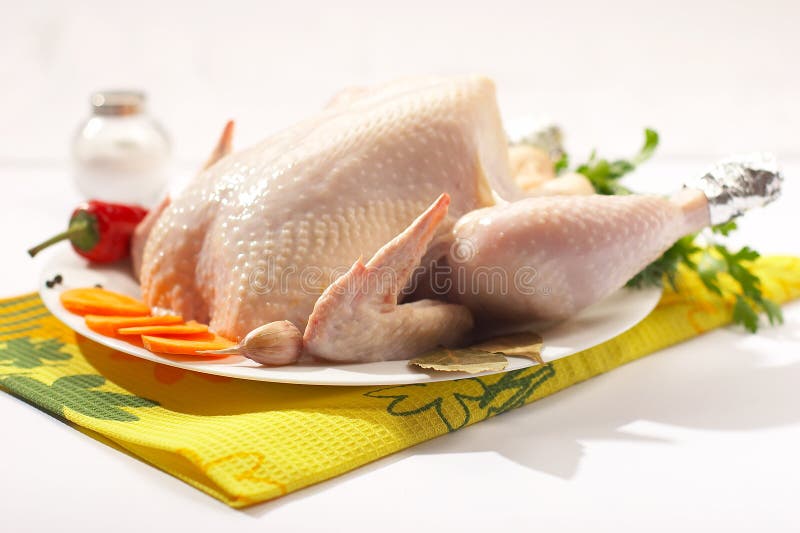 Poulet frais image stock. Image du cuit, oiseau, poulet - 1184519