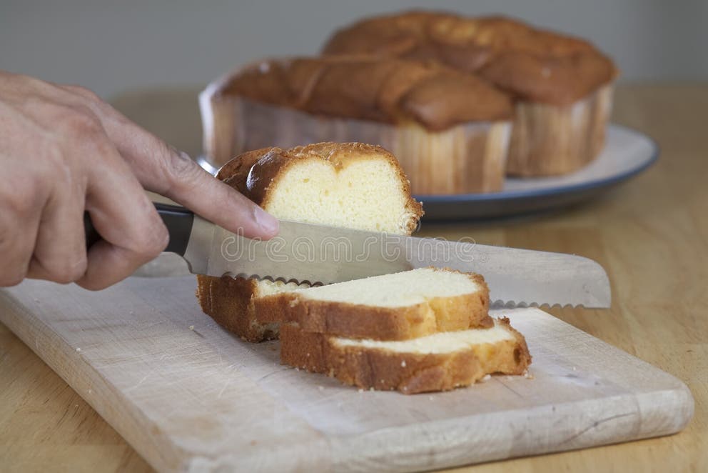 Pound Cake on Cutting Board Stock Photo - Image of loaf, cutting: 9188278
